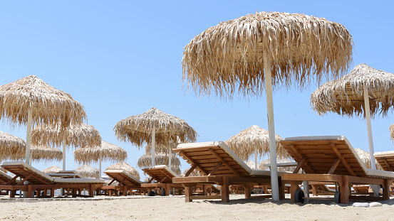 Sunbeds 우산 열 대 해변에서 리조트 0명에 대한 스톡 사진 및 기타 이미지 0명 고요한 장면 그리스 Istock