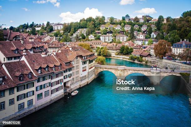 Kota Tua Bern Swiss Pemandangan Jembatan Dan Rumah Yang Indah Dengan ... Kota Tua Bern Swiss Pemandangan Jembatan Dan Rumah Yang Indah Dengan ...