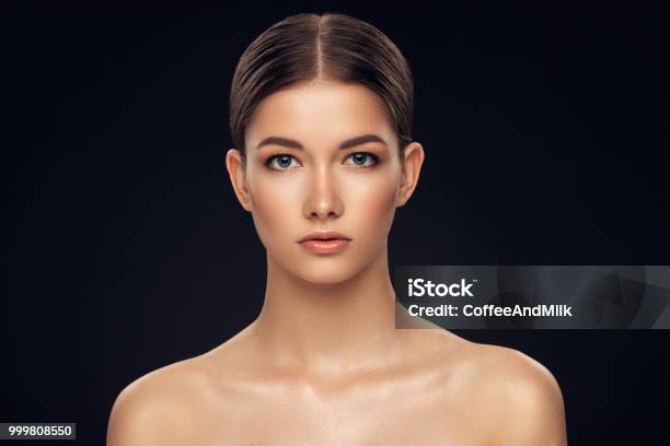 Atractiva Girl Foto De Stock Y Más Banco De Imágenes De Adulto Adulto Adulto Joven Alegre