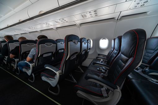 Flugzeugkabinensitze Mit Passagieren Economy Class Der Neuen Billigsten ... Flugzeugkabinensitze Mit Passagieren Economy Class Der Neuen Billigsten ...