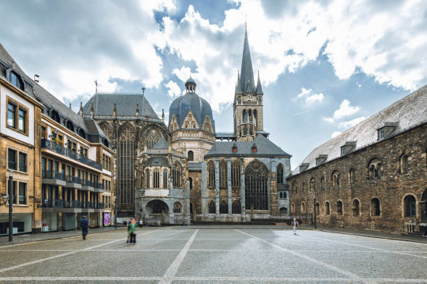 Dom Van Aken Fotos afbeeldingen, beelden en stockfoto's - iStock Dom Van Aken Fotos afbeeldingen, beelden en stockfoto's - iStock