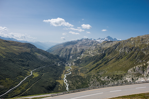 Photo libre de droit de Route De Montagne De Suisse banque d'images et ... Photo libre de droit de Route De Montagne De Suisse banque d'images et ...