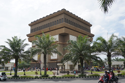 Piękny Pomnik Simpang Gumul Simpang Gumul W Jednej Z Ikon Kediri Ten ... Piękny Pomnik Simpang Gumul Simpang Gumul W Jednej Z Ikon Kediri Ten ...