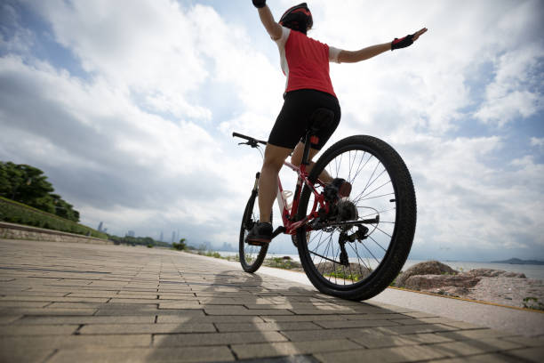 Fietsen Zonder Handen afbeeldingen, beelden en stockfoto's - iStock Fietsen Zonder Handen afbeeldingen, beelden en stockfoto's - iStock